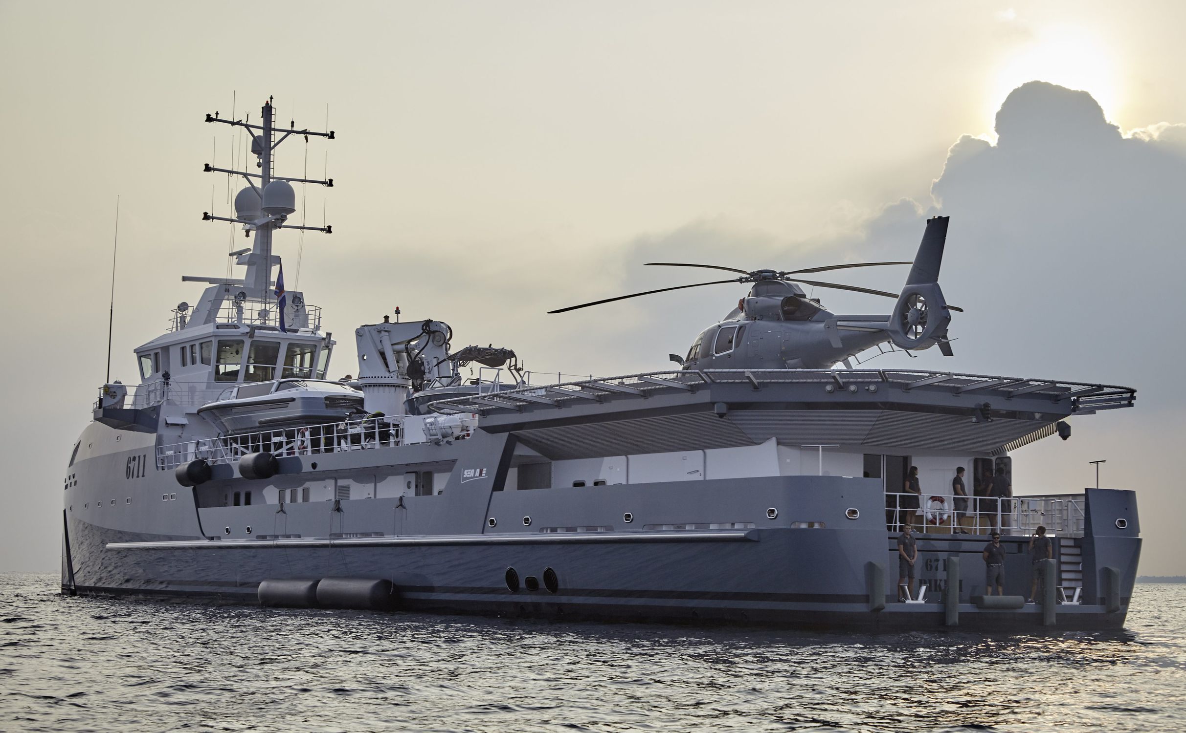 Mega-yacht da crociera - Wingman - Damen Yachting - raised pilothouse ...