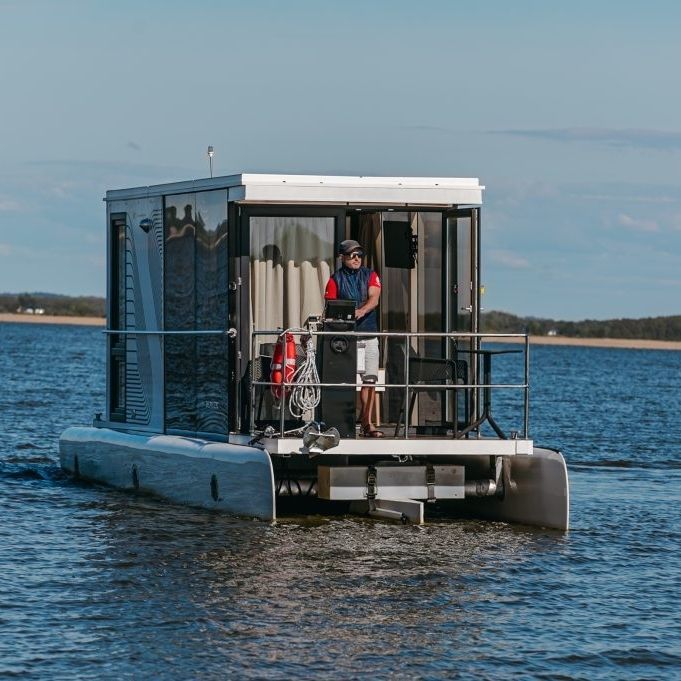 Barca a motore house-boat catamarano - Delfin 270 - Catamarans-HT ...