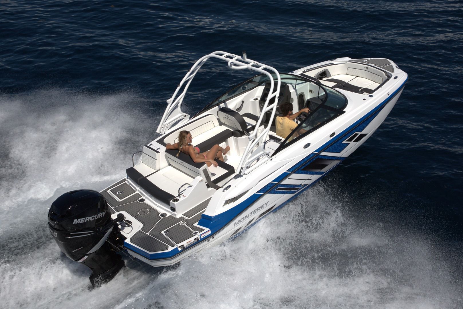 Deck boat fuoribordo - M-45 - Monterey Boats - con dual console / open ...