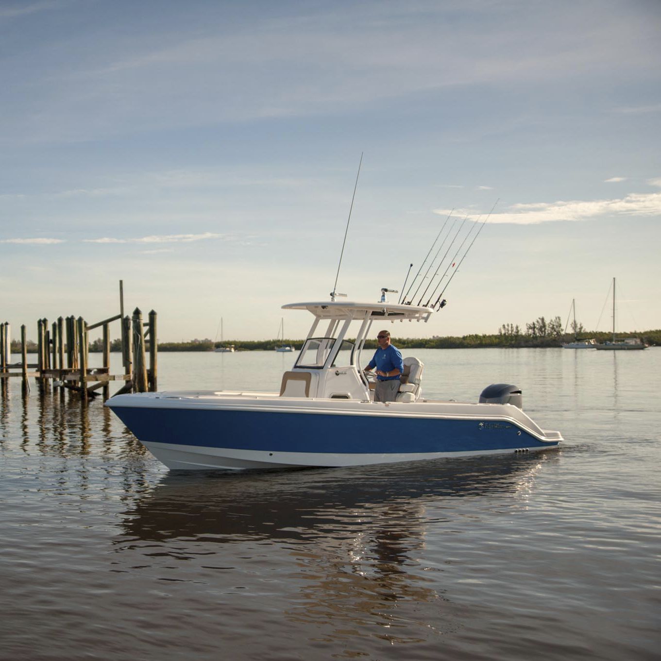 Barca open fuoribordo - 230cc - EdgeWater Power Boats - con console ...