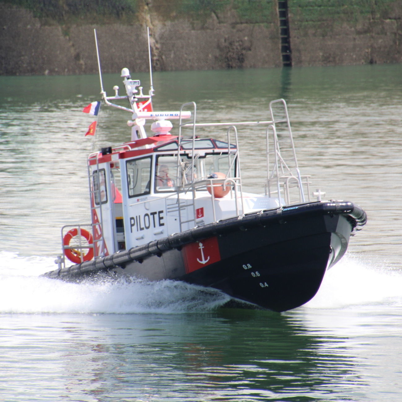 Barca professionale pilotina - BELCINAC - Chantier Naval Delavergne ...