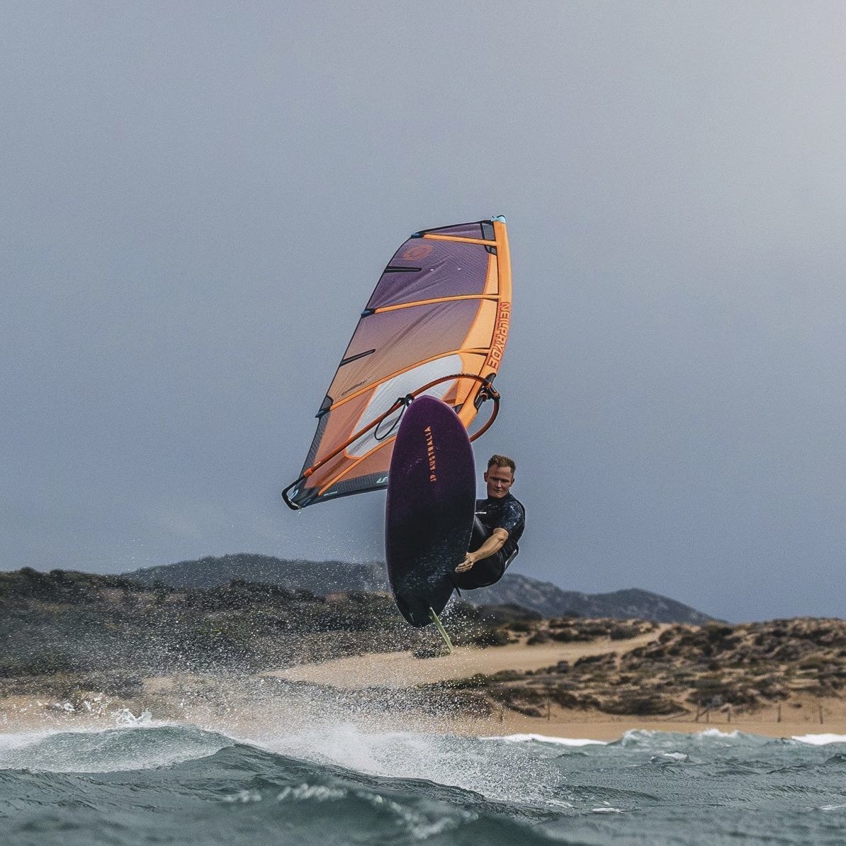 Vela da windsurf da wave - COMBAT PRO FUSE - NeilPryde Windsurfing ...